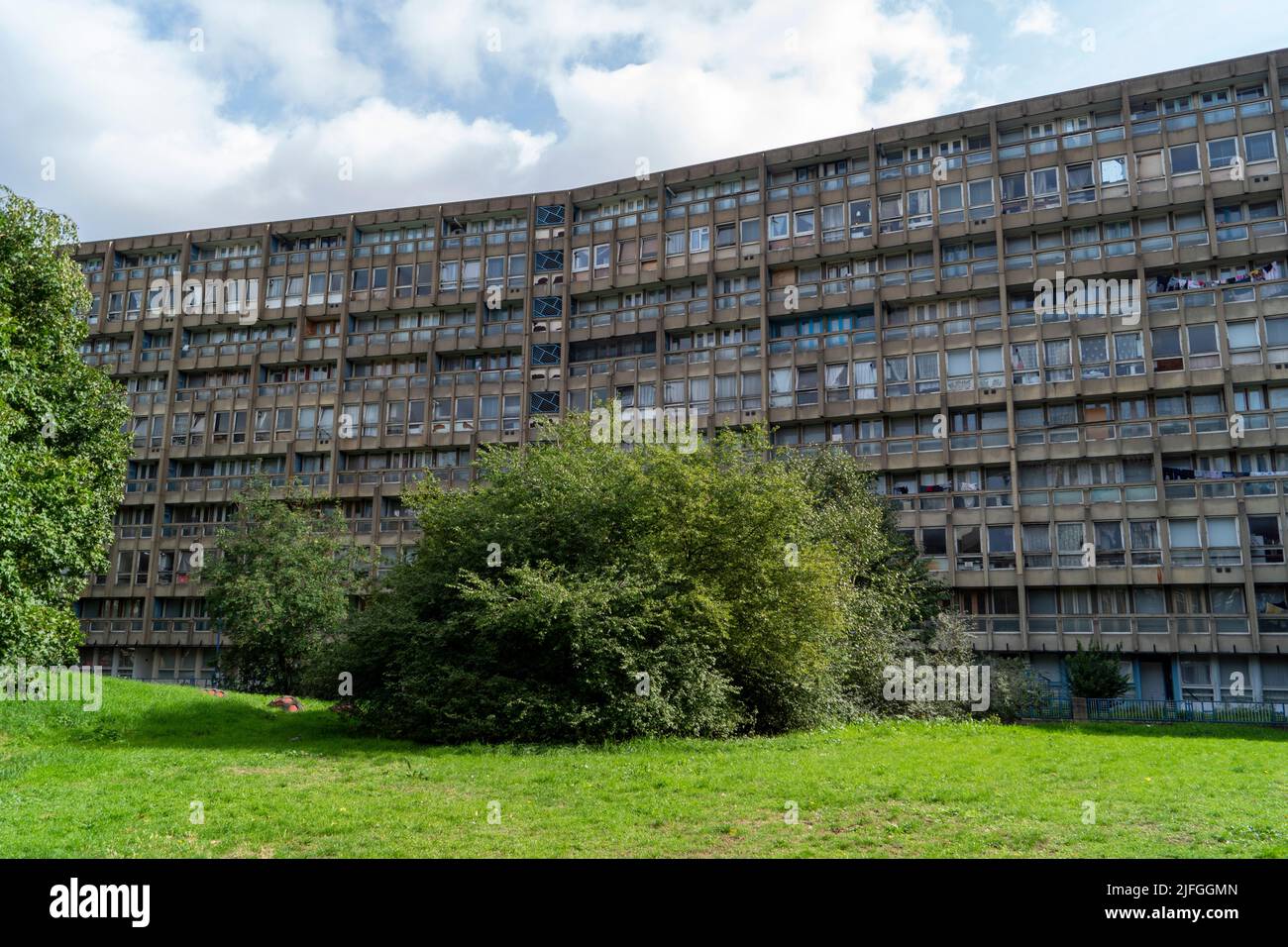 Brutalist style tower block in Robin Hood Gardens housing estate ...