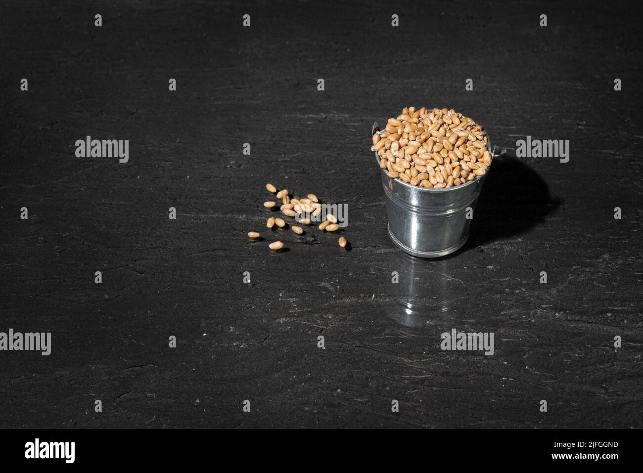 Decorative bucket of wheat, the concept of world bread shortage Stock ...