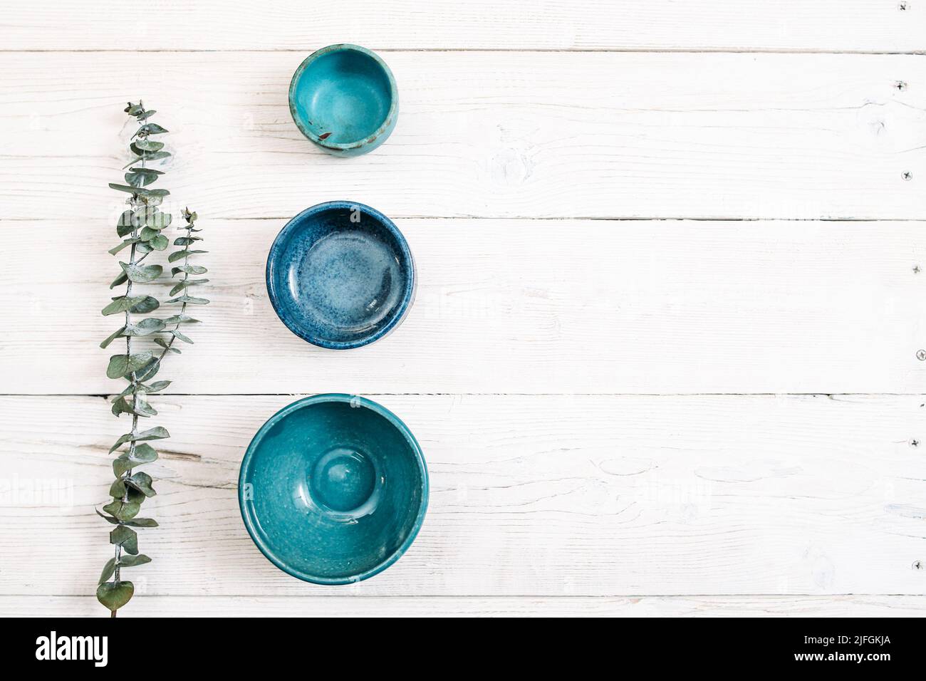 Wooden table three plates hi-res stock photography and images - Alamy