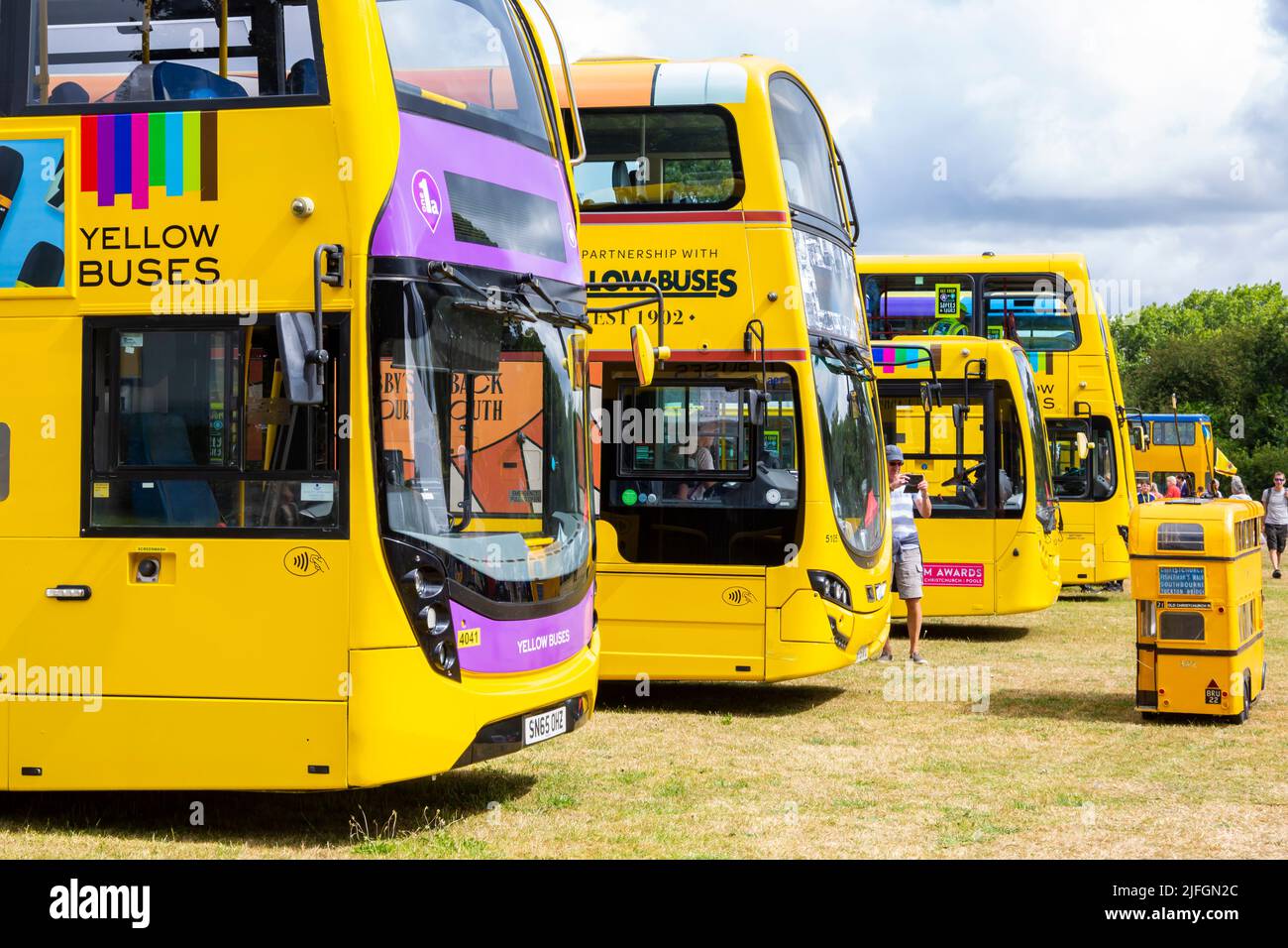 Little yellow buses hi-res stock photography and images - Alamy