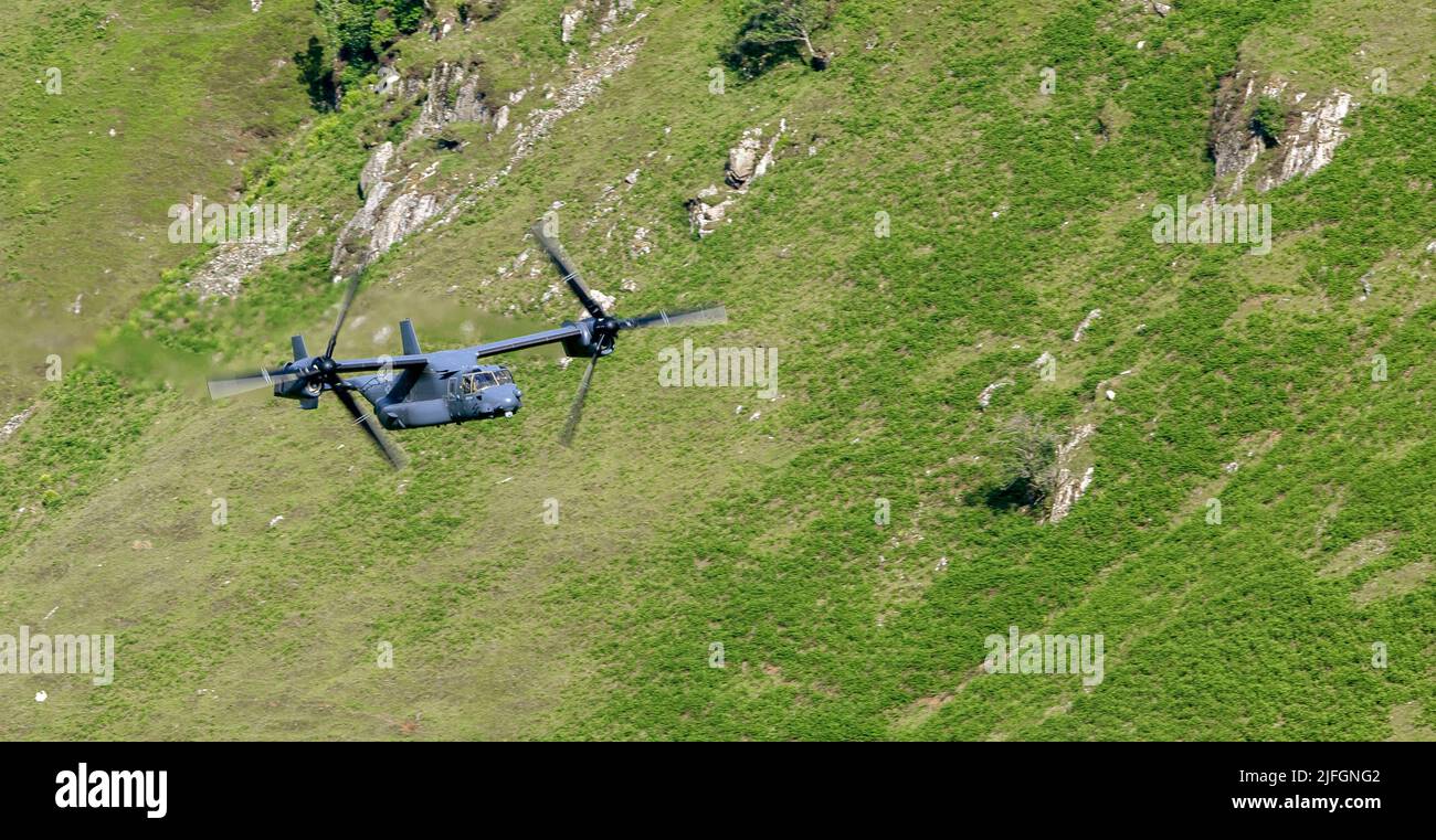 USAF CV-22 Osprey flying low level through the Welsh valleys Stock ...