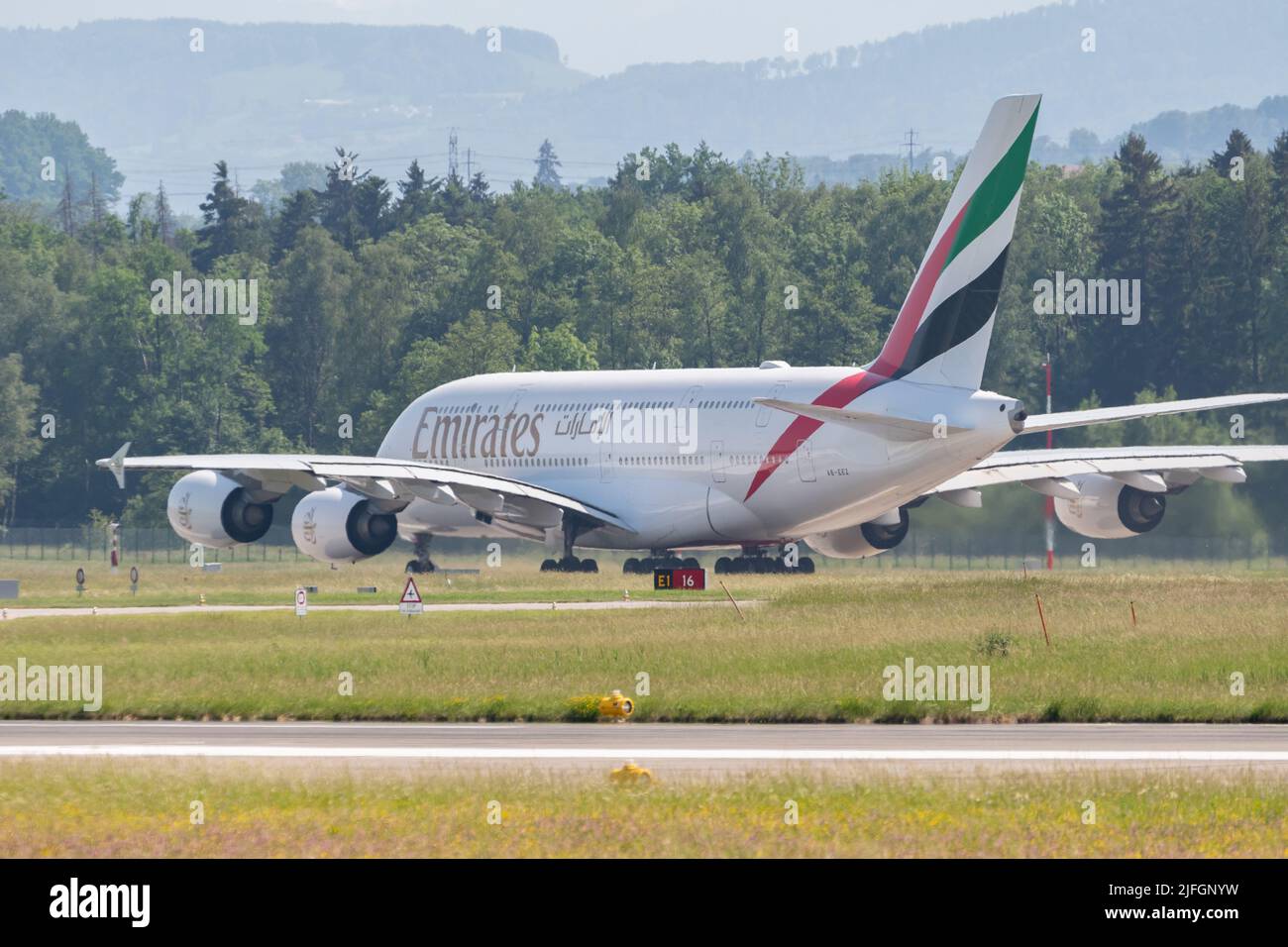 Emirates airbus a380 800 passenger aircraft hi-res stock photography ...