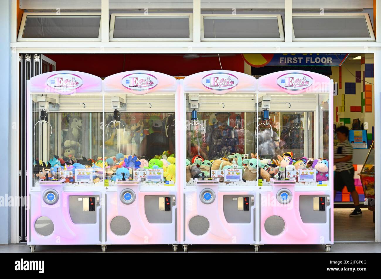 Toy vending machine hi-res stock photography and images - Alamy