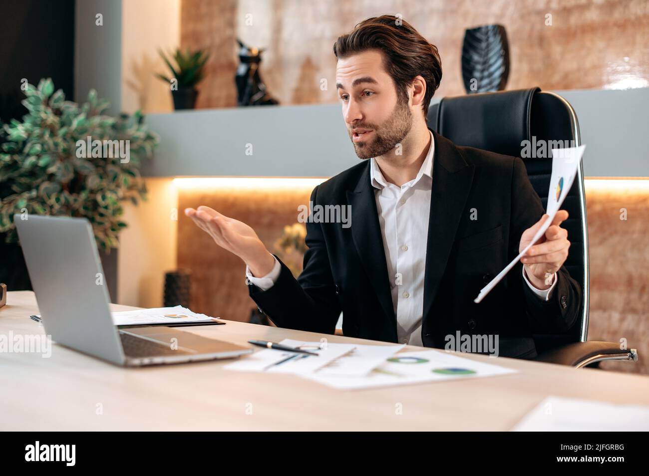 Caucasian successful attractive business man, ceo, financial mentor ...