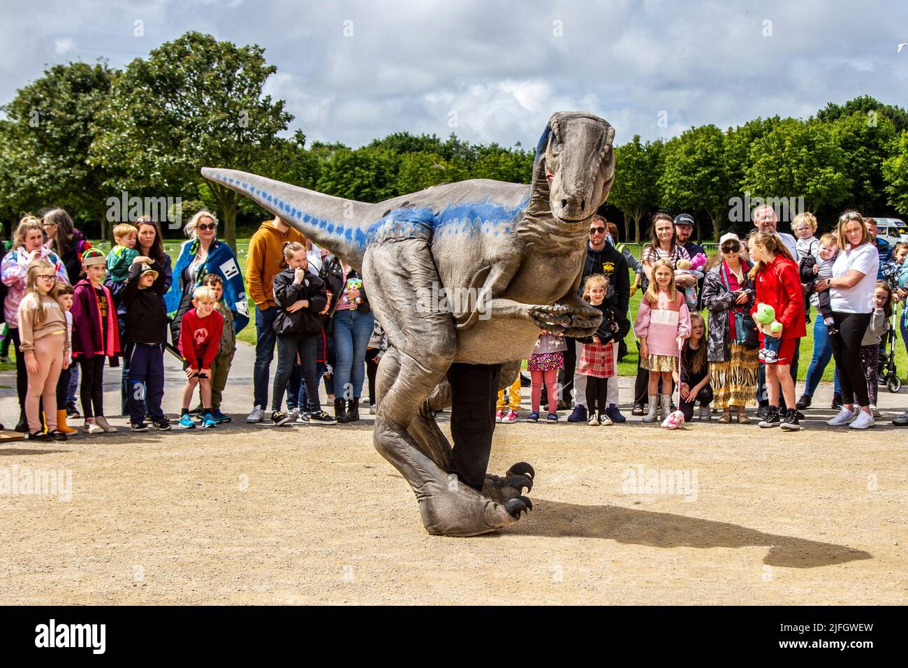 Animatronic giant walking dinosaurs hi-res stock photography and images ...