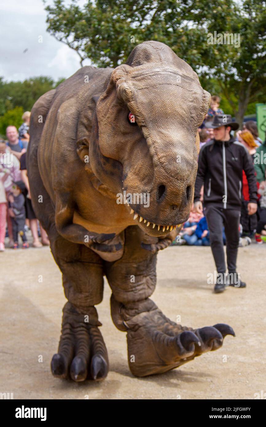 Gigantic dinosaur puppets hi-res stock photography and images - Alamy