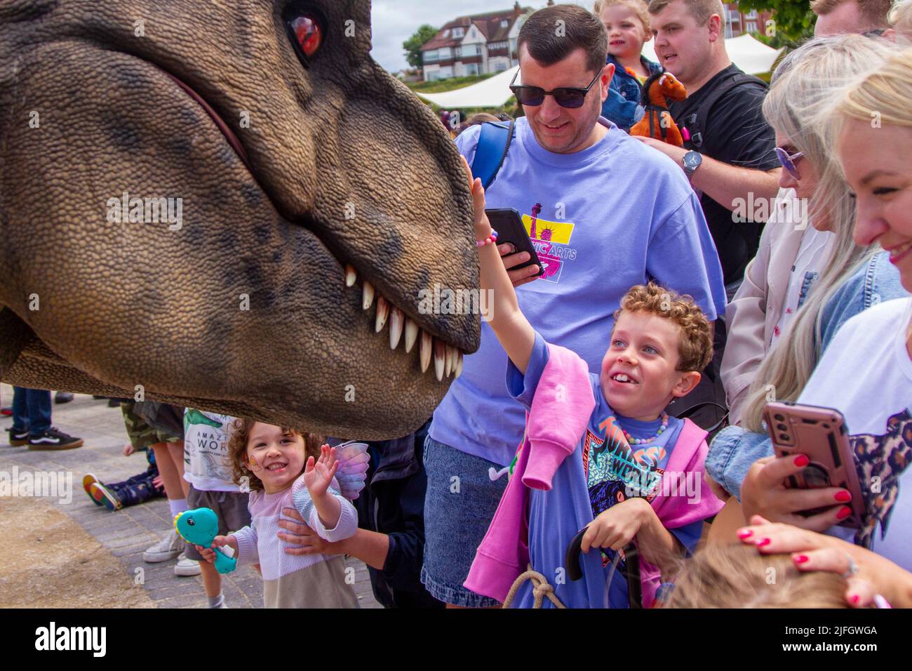 Animatronic giant walking dinosaurs hi-res stock photography and images ...