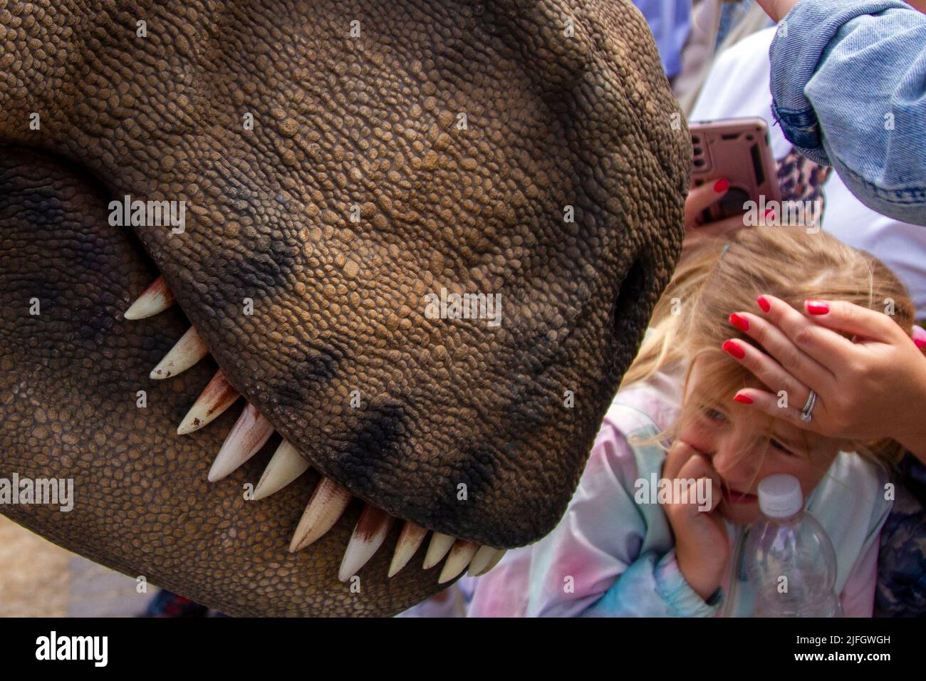 Animatronic giant walking dinosaurs hi-res stock photography and images ...