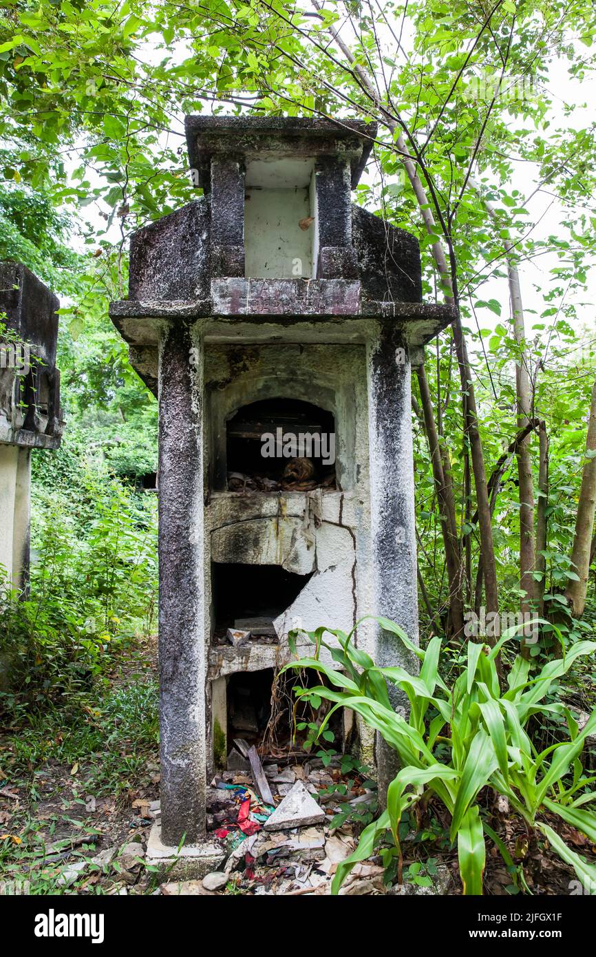Desecrated graves in the cemetery of the old town of Armero destroyed ...