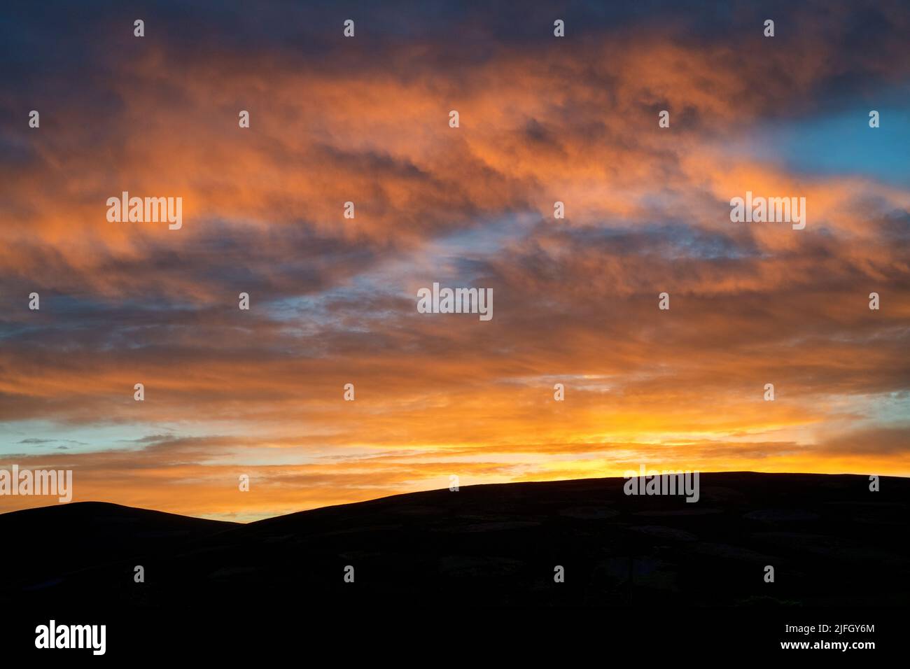 Early morning sun and clouds hi-res stock photography and images - Alamy