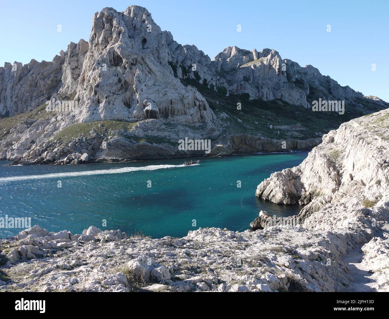 The mineral landscape of the creeks of Marseille, a desert at the gates ...