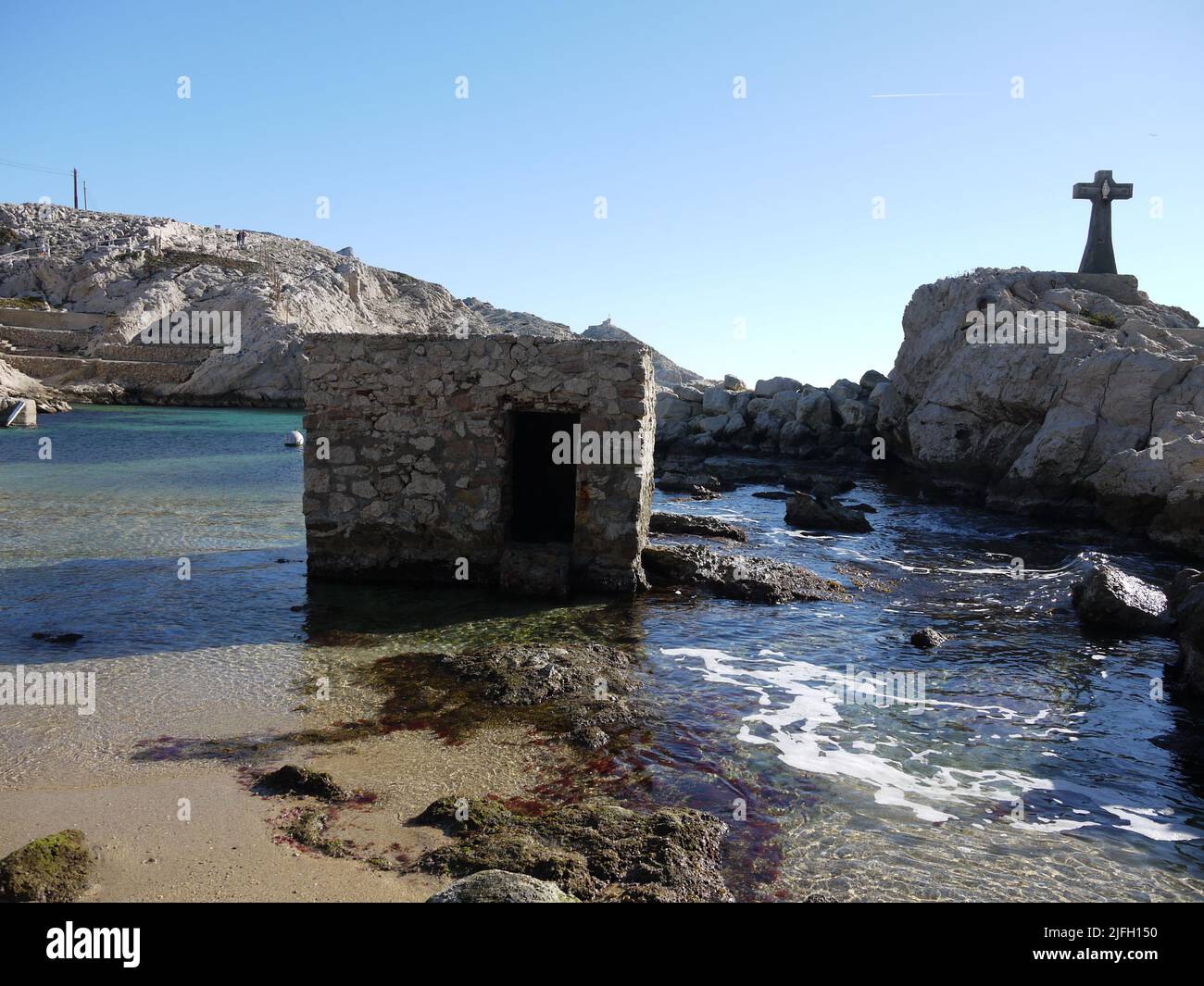 Baie des singes (Monkeys bay) beach in the creeks south of Marseille ...