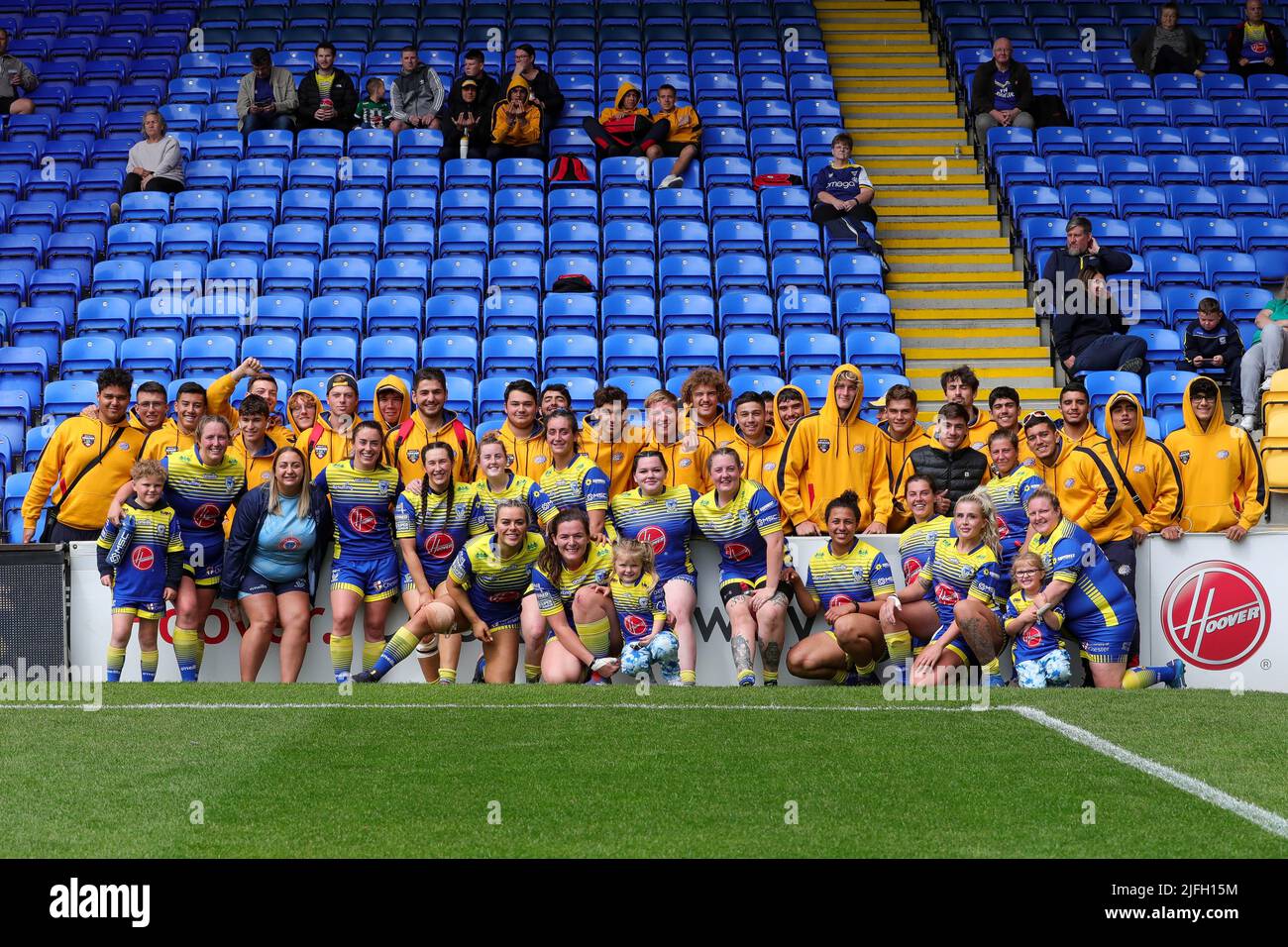 The Warrington Wolves Women’s team pose with the travelling French ...