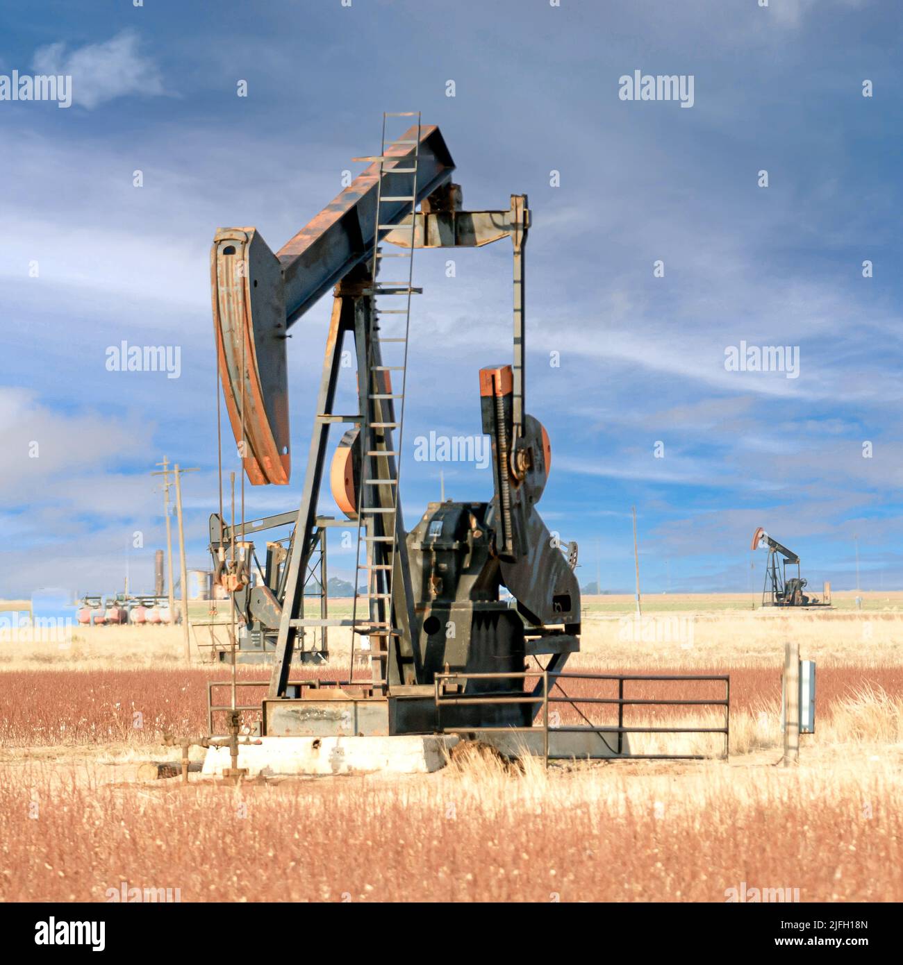 Gas rig desert hi-res stock photography and images - Alamy