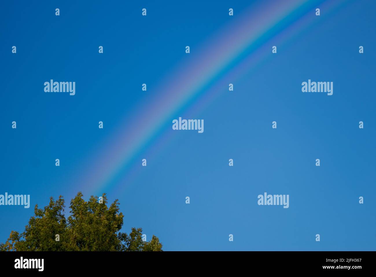 Rainbow weather colours rain sky hi-res stock photography and images ...