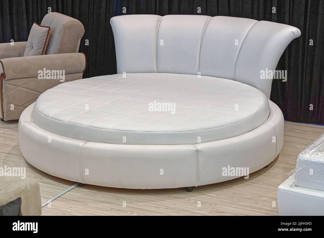 Round bed hi-res stock photography and images - Alamy
