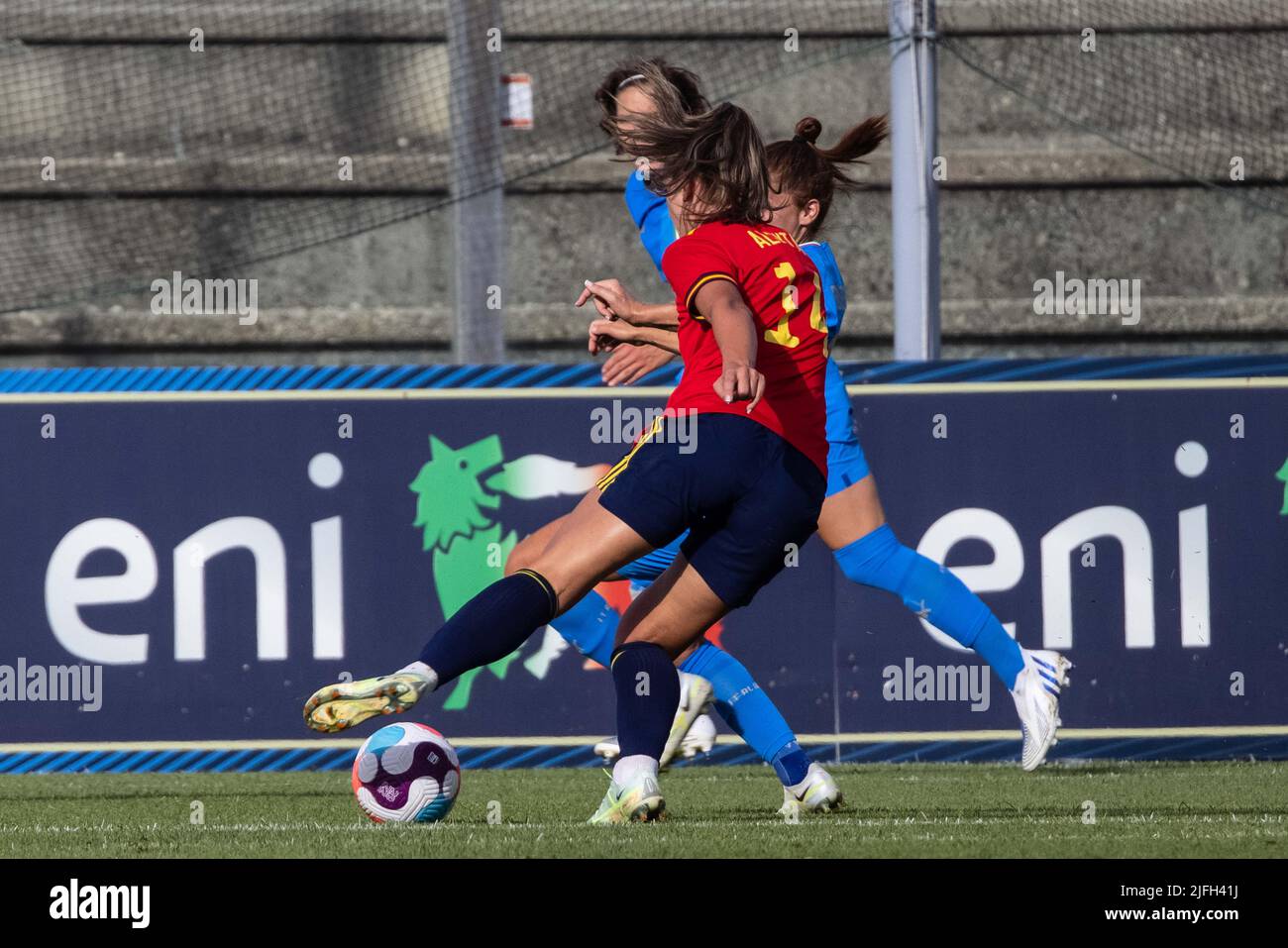 Alexia Putellas Segura of Spain, Manuela Giugliano of Italy compete for ...