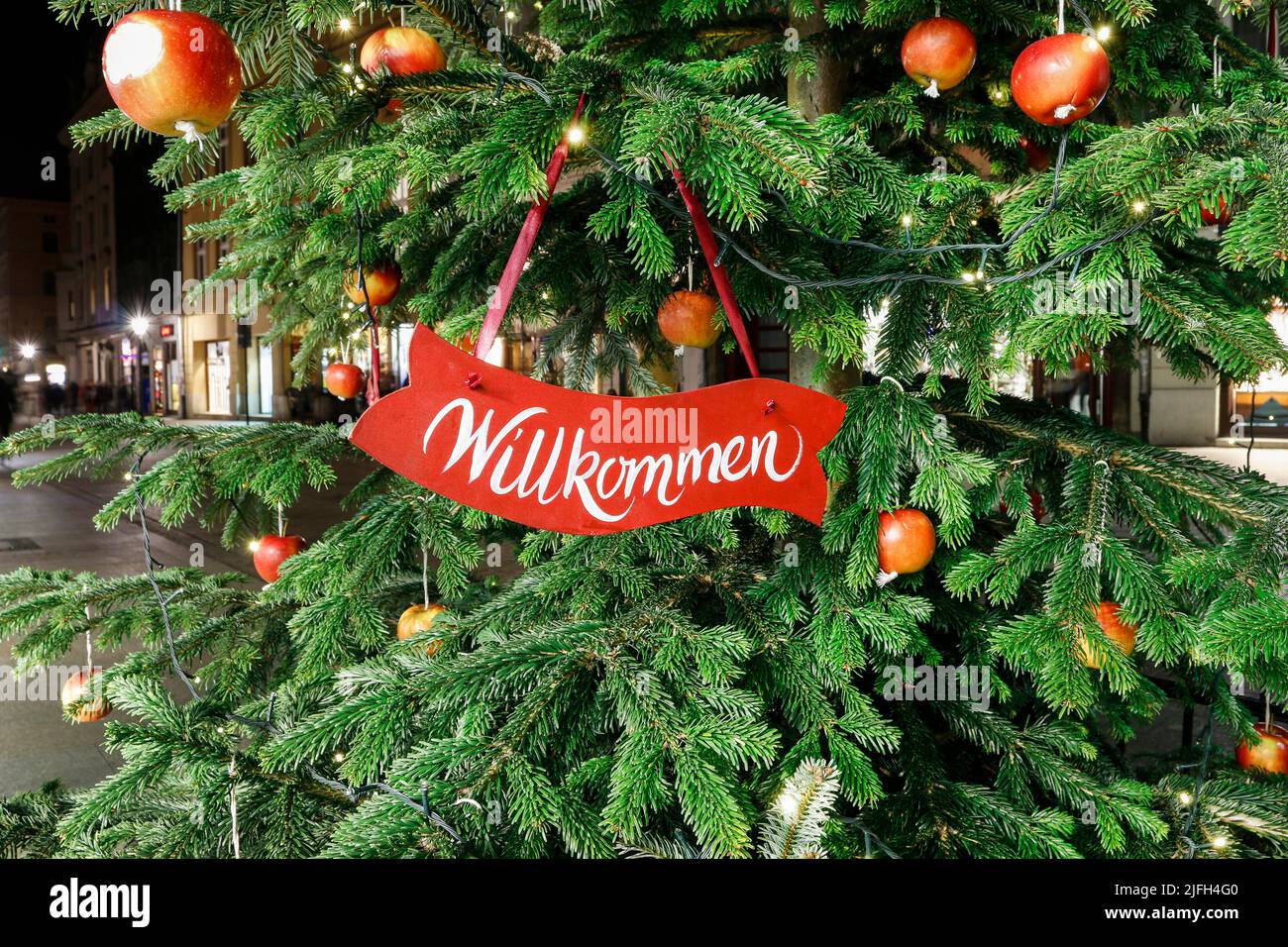 Welcome word handwritten in German. Graphic resources Stock Photo - Alamy