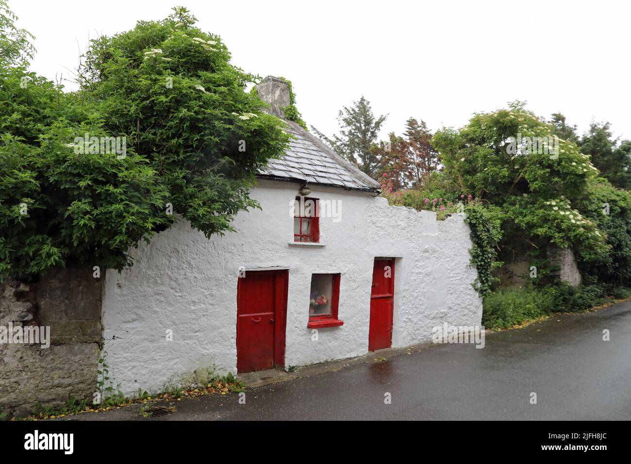 Irish traditional house hi-res stock photography and images - Alamy