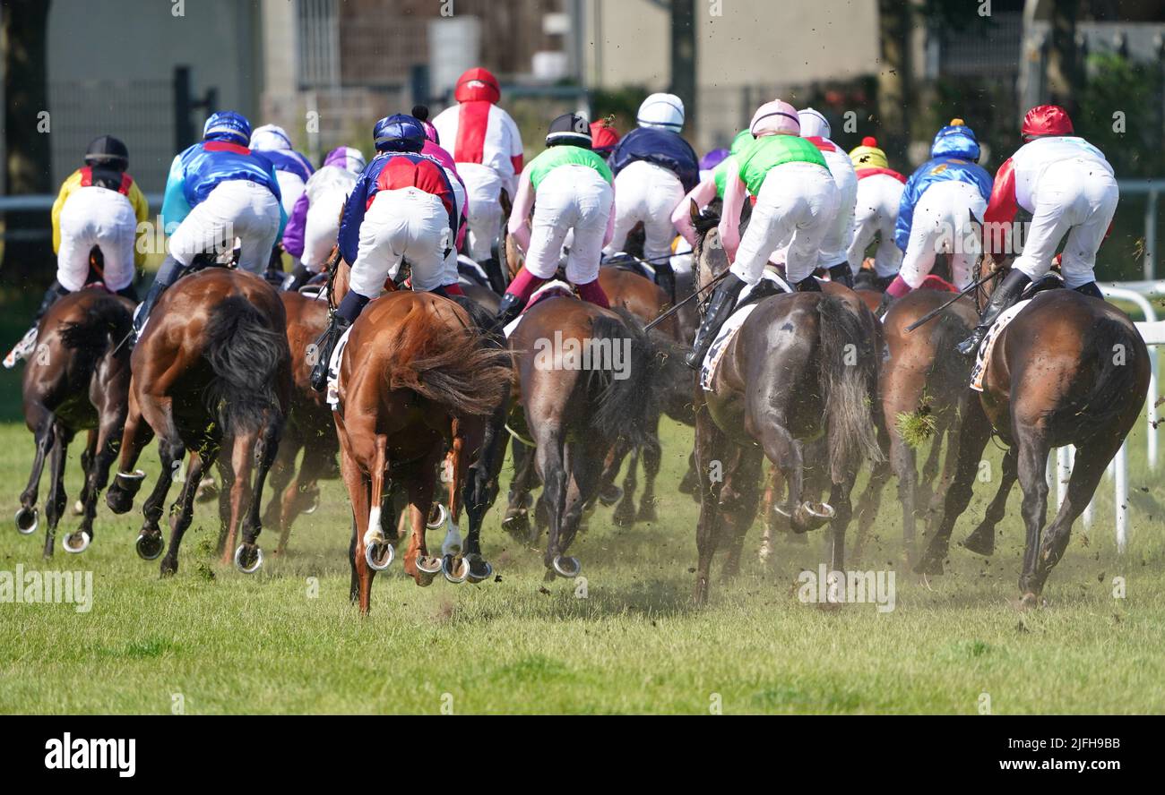 Hamburg, Germany. 03rd July, 2022. Horse racing: Gallop, 153rd German ...