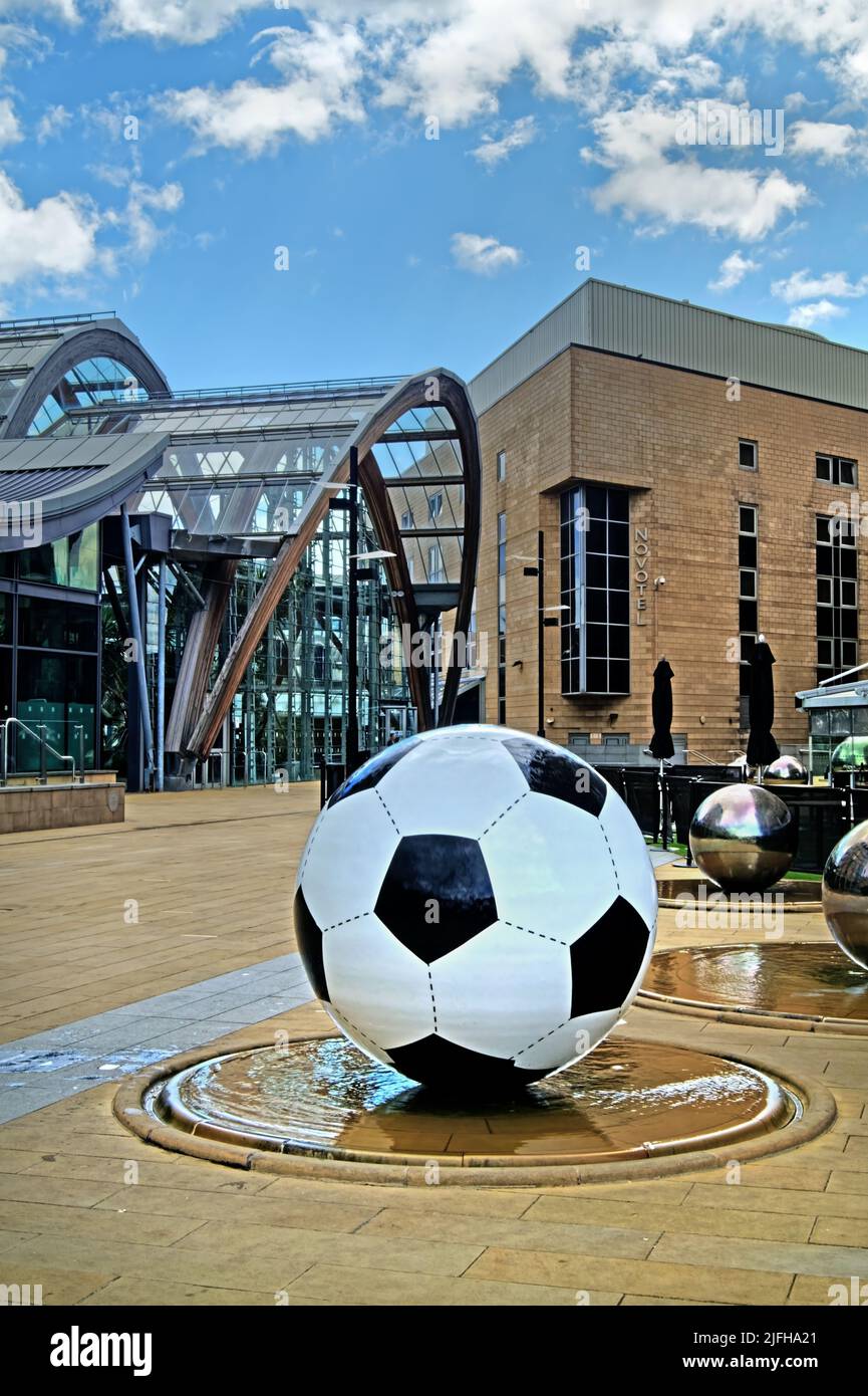 Spheres of rain sculpture hi-res stock photography and images - Alamy