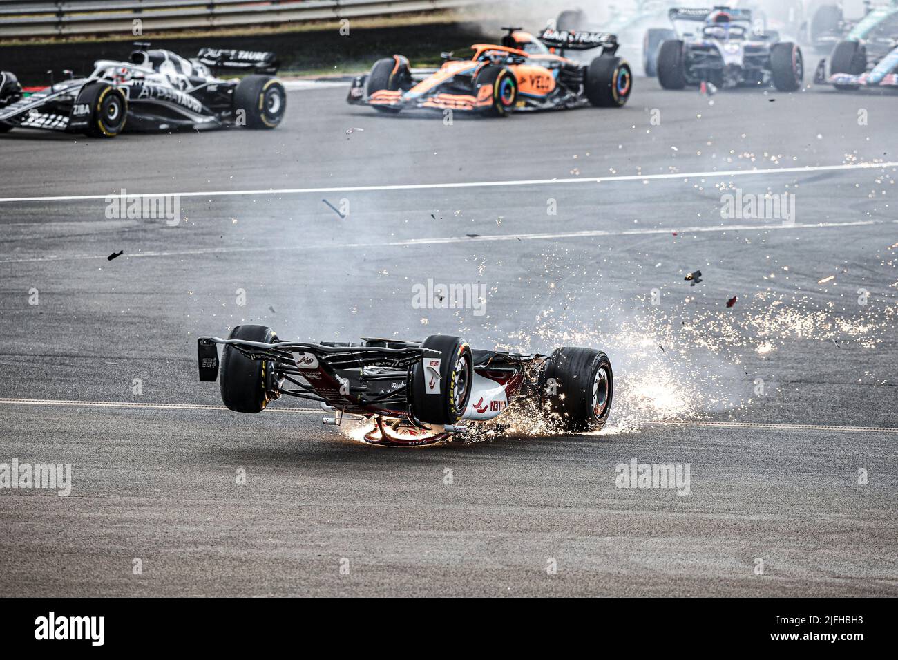 crash, accident, ZHOU Guanyu (chi), Alfa Romeo F1 Team ORLEN C42 ...