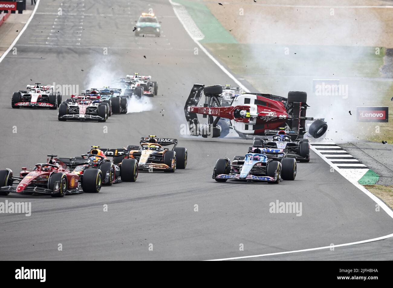 ZHOU Guanyu (chi), Alfa Romeo F1 Team ORLEN C42, action crash, accident ...
