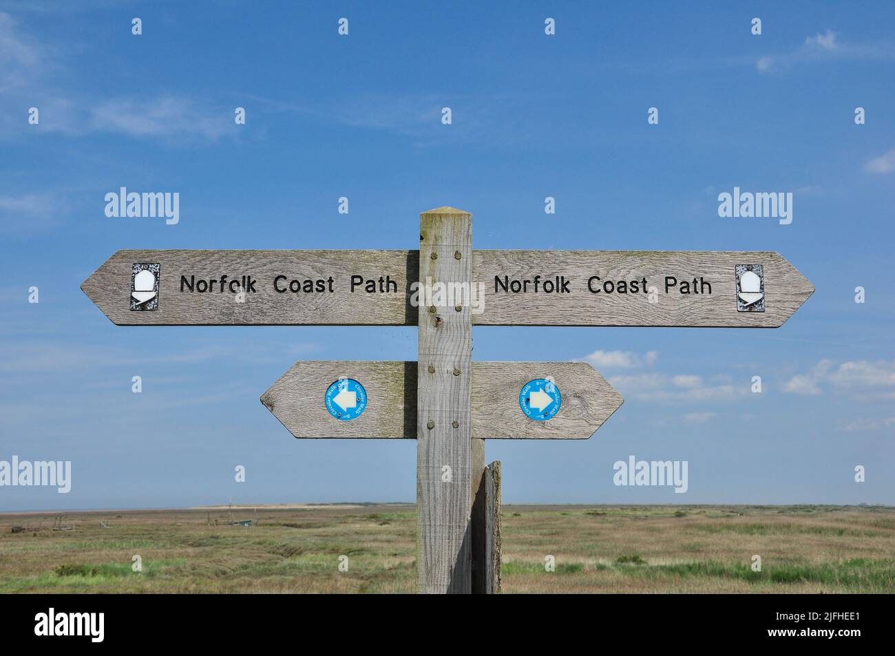 Norfolk coast path direction sign at Thornham, Norfolk, England, UK ...