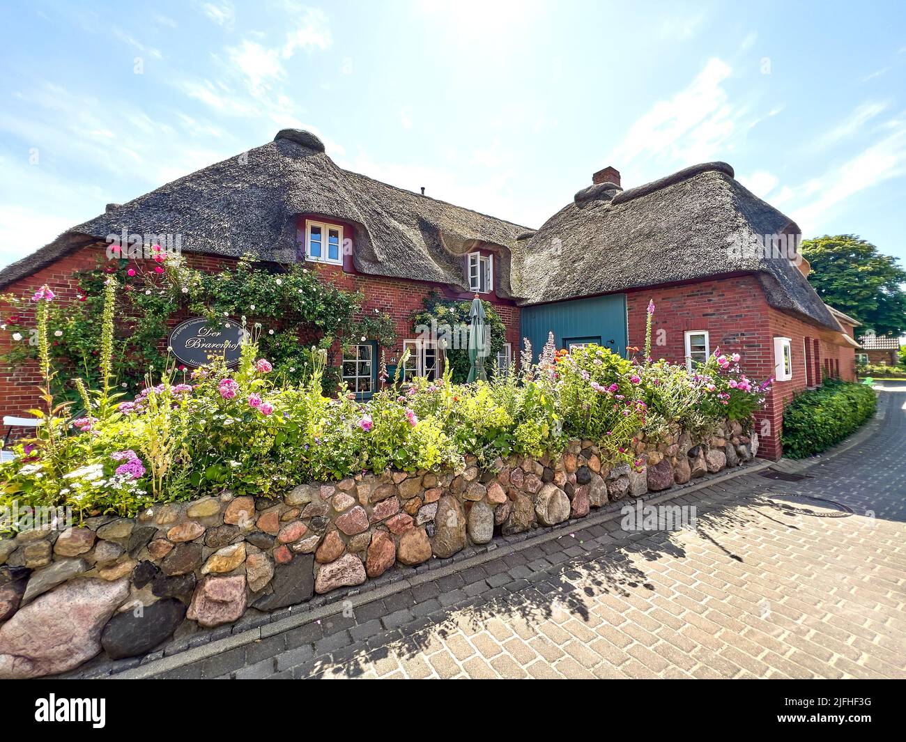 Thatched house der Brarenhof on June 29, 2022 in Oldsum near Wyk, Foehr ...