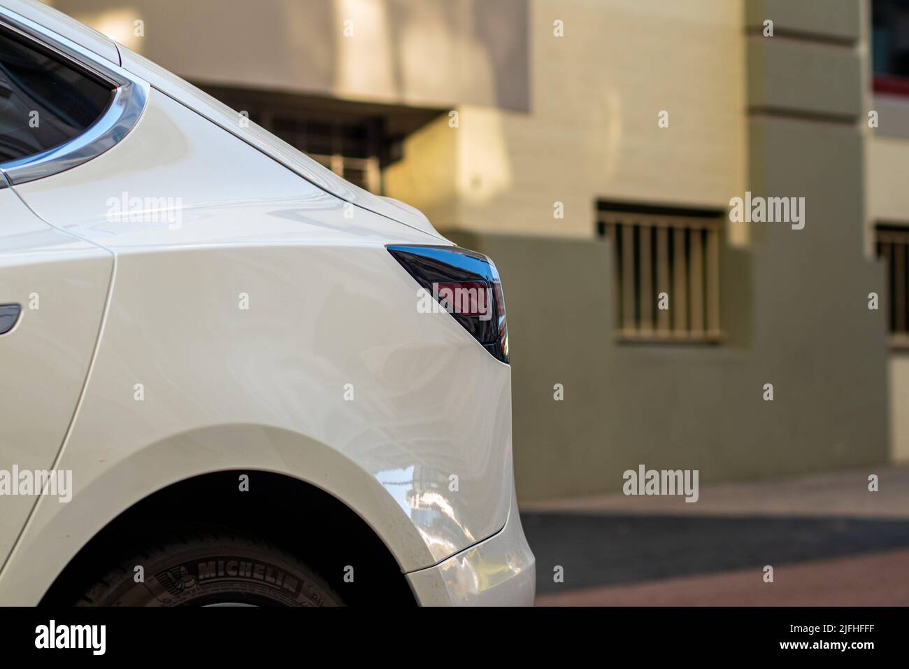 The back portion and break light of a white car Stock Photo - Alamy