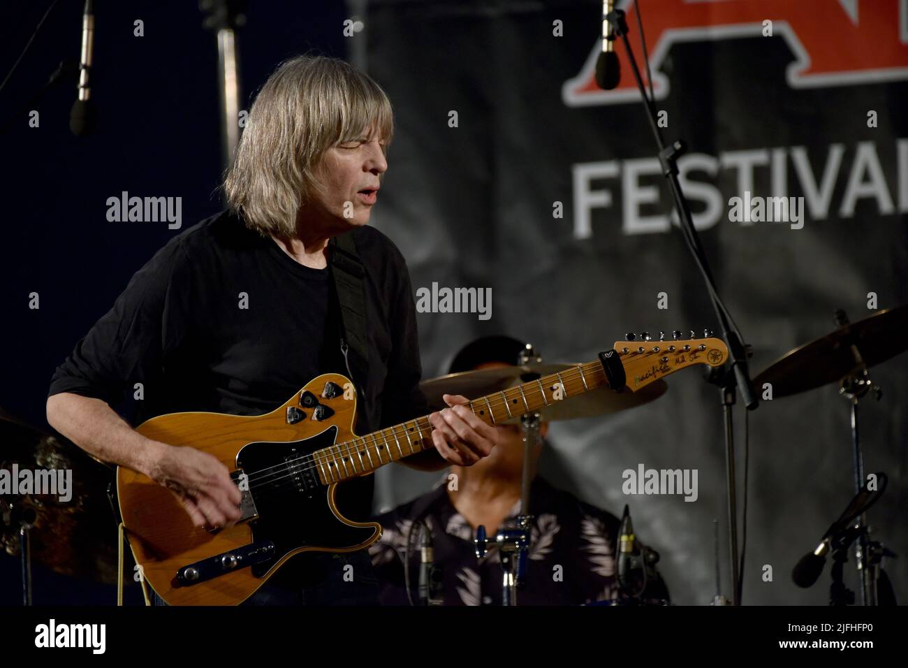 Guitarist mike stern hi-res stock photography and images - Alamy