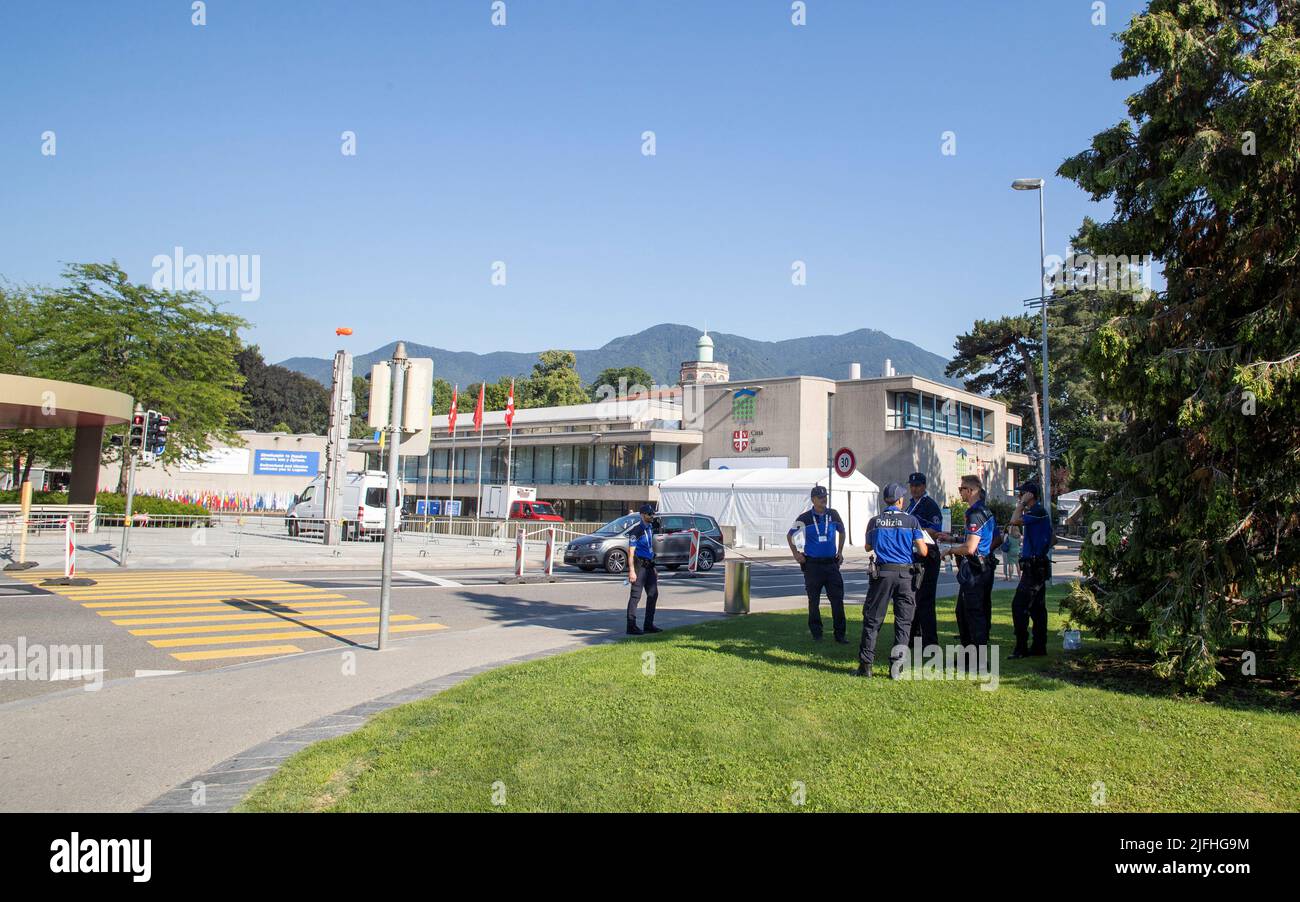 Swiss police officers stand in hi-res stock photography and images - Alamy