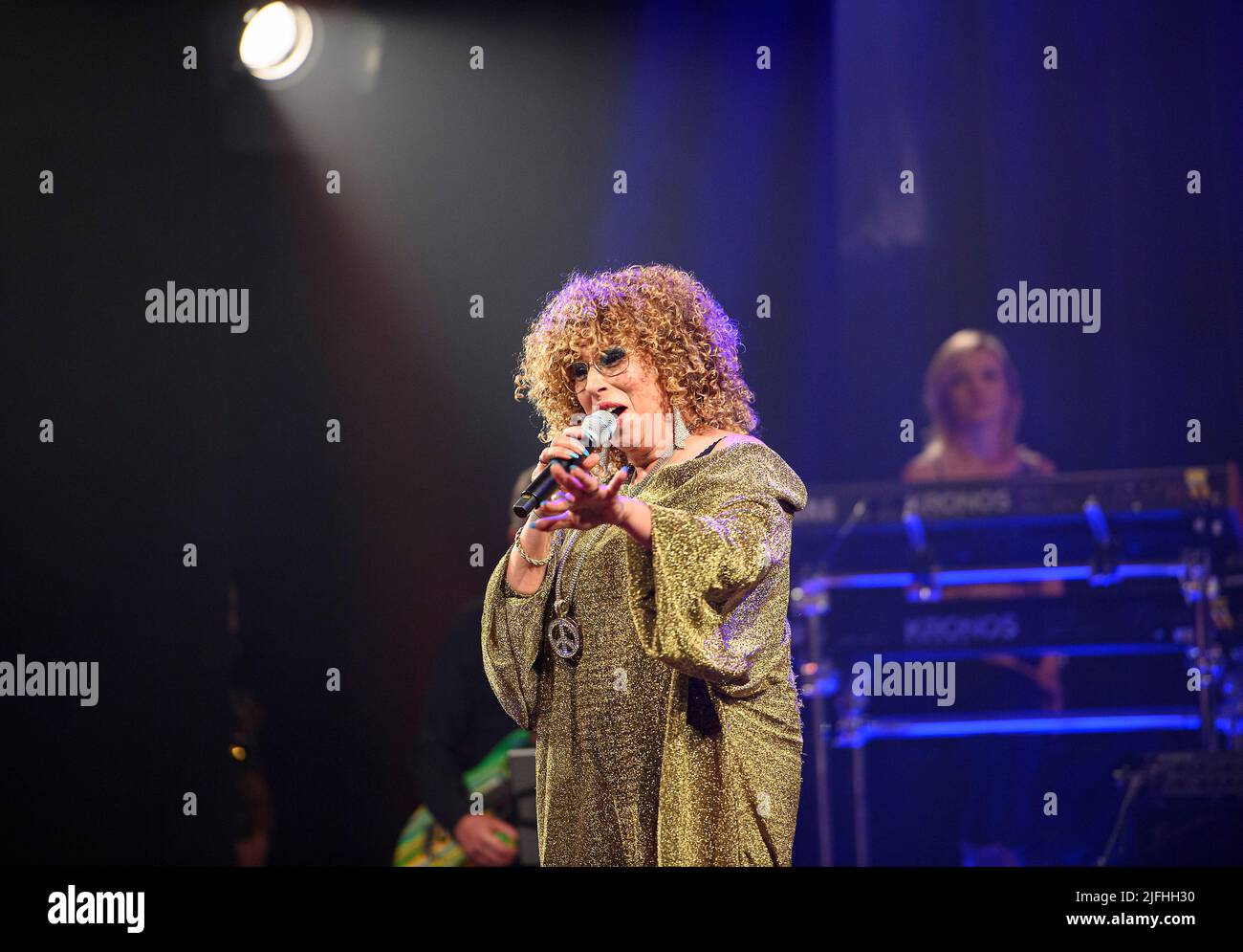 Esther Filly RIDSTYLE, singer, sings, Gala - Goldene Sonne Spezial 2022 ...