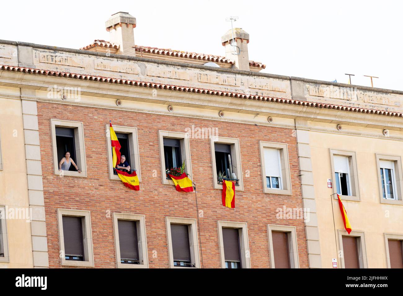 Crowd of public with spanish flag at Dali Theater Museum in Figueres ...