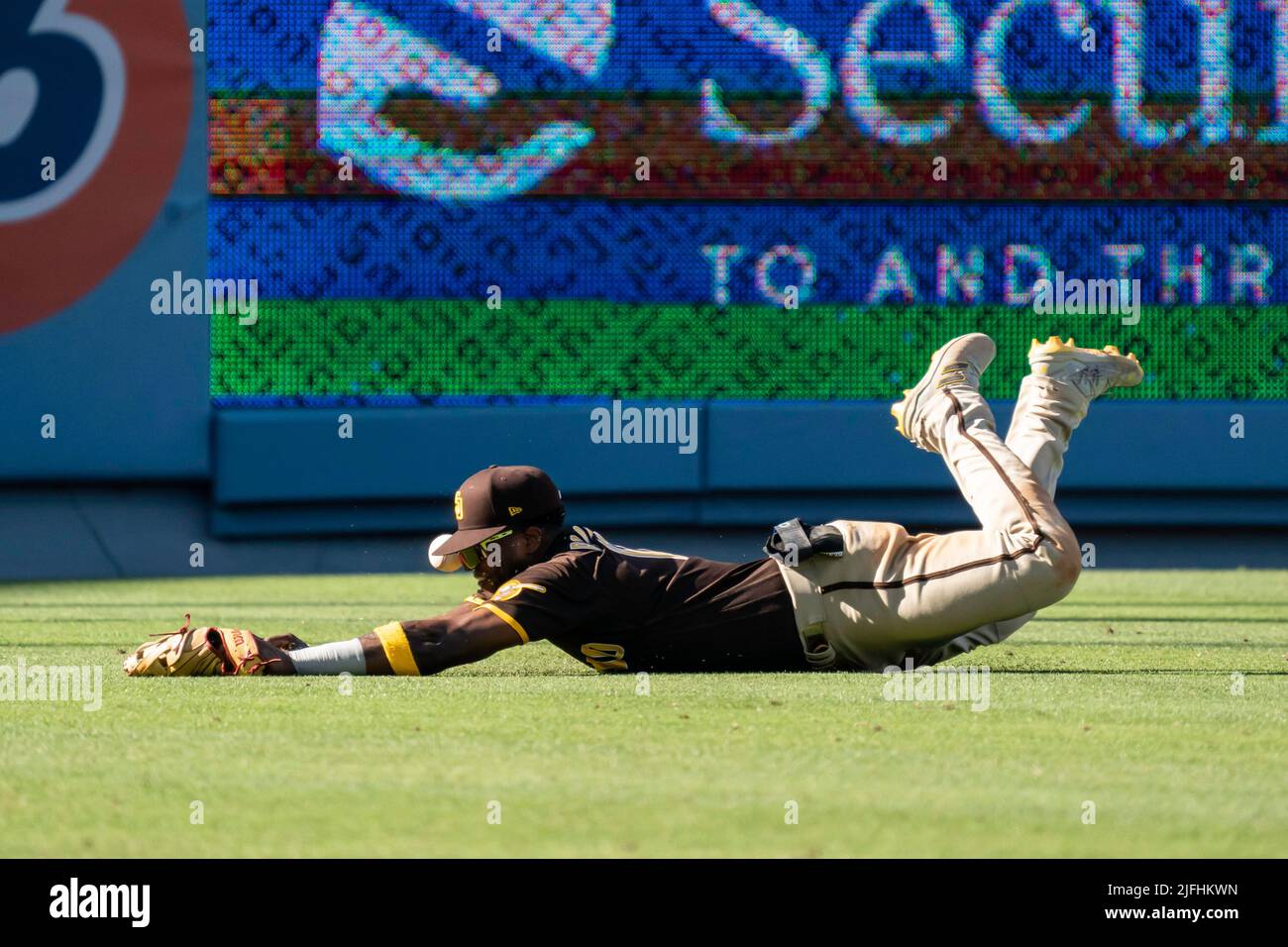 San Diego Padres left fielder Jurickson Profar (10) loses the ball ...