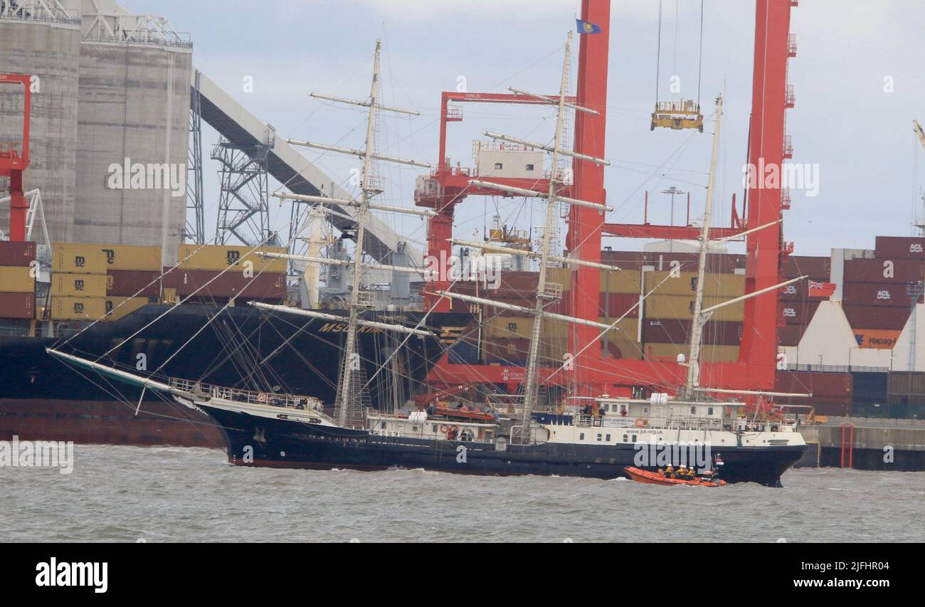 Mixed ability crew hi-res stock photography and images - Alamy