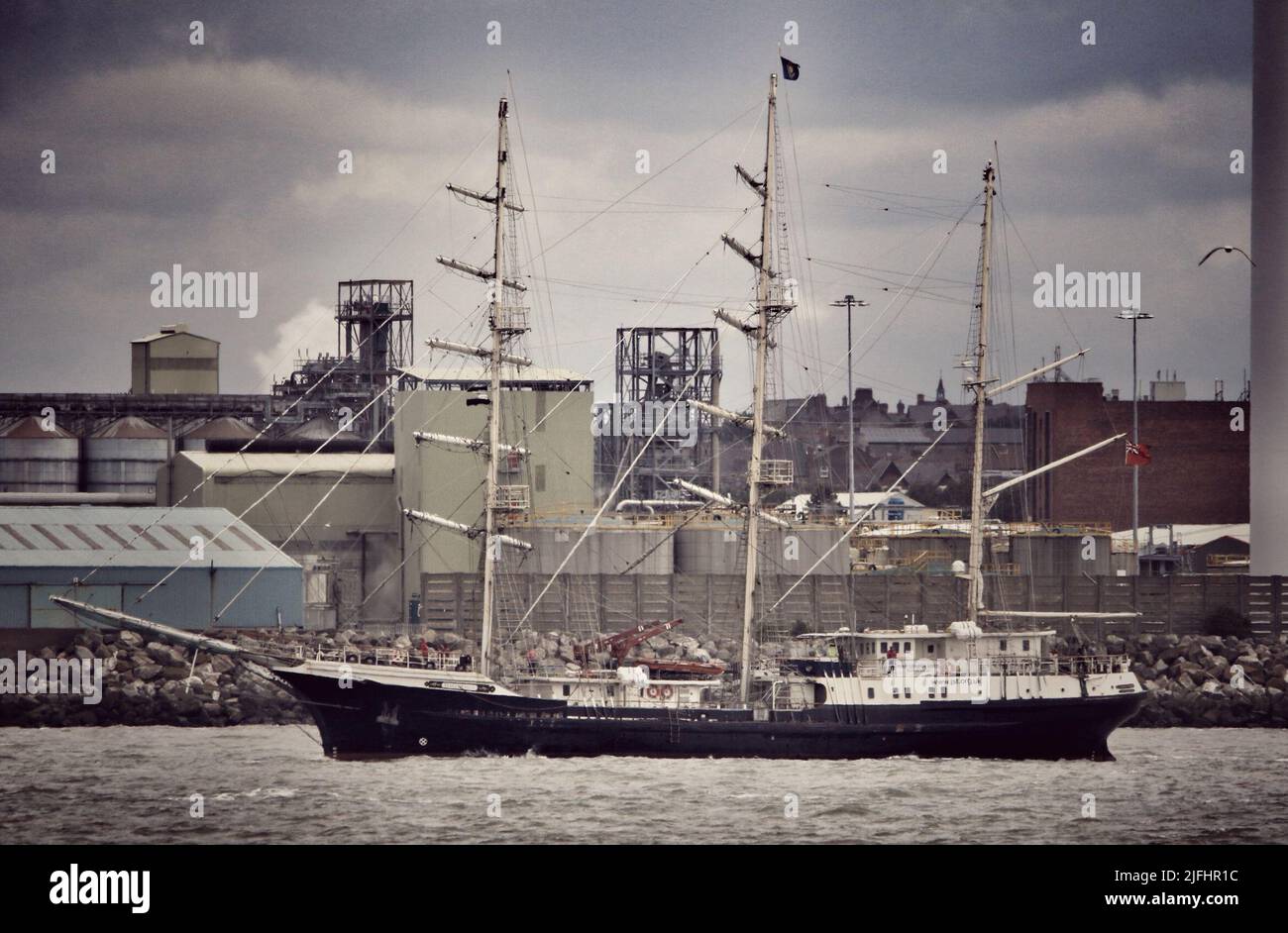 Largest wooden tall ship hi-res stock photography and images - Alamy
