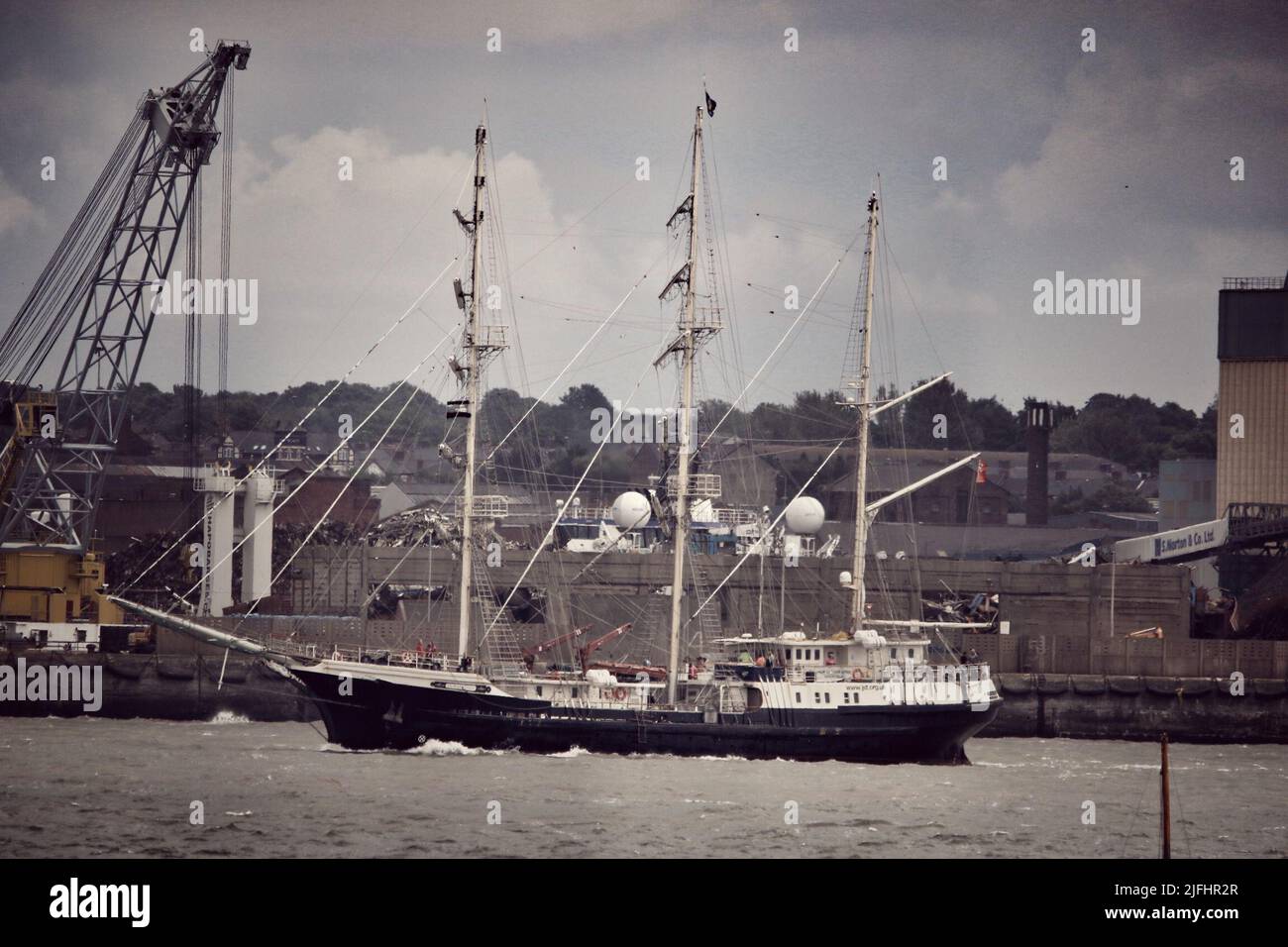 Largest wooden tall ship hi-res stock photography and images - Alamy