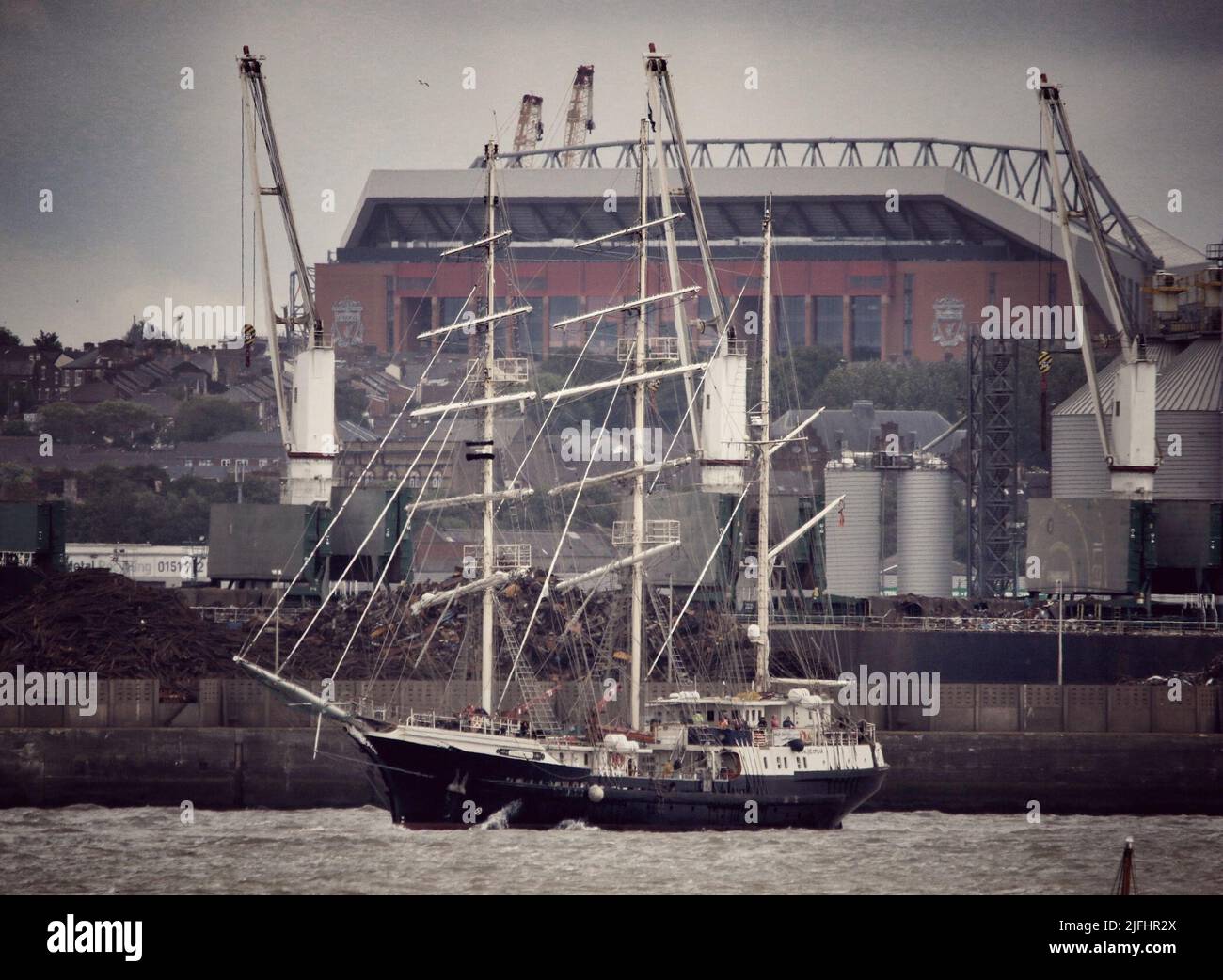Largest wooden tall ship hi-res stock photography and images - Alamy