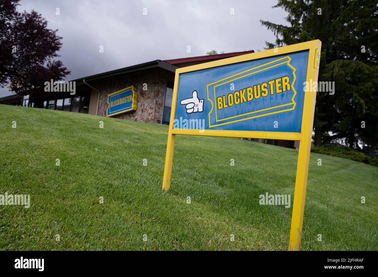 Blockbuster store in bend hi-res stock photography and images - Alamy