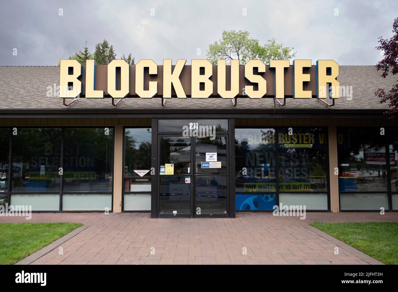 Closed blockbuster store hi-res stock photography and images - Alamy