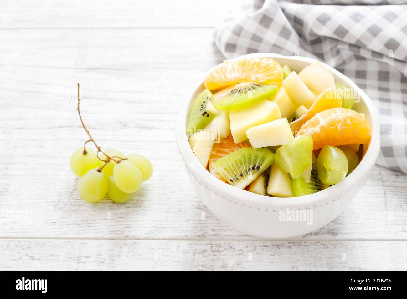 Bowl of fruit salad. Healthy food Stock Photo - Alamy