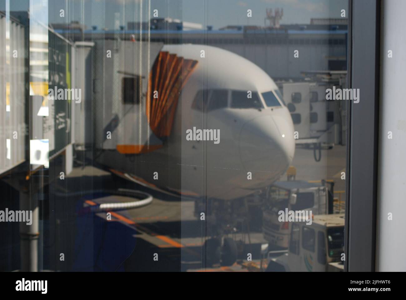 Jet sitting at an airport gate, ready to board Stock Photo - Alamy