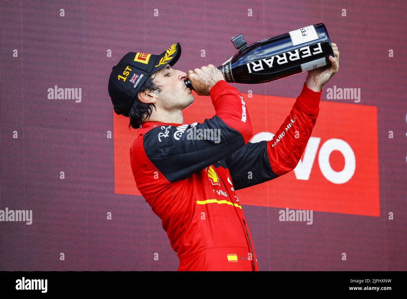 SAINZ Carlos (spa), Scuderia Ferrari F1-75, portrait celebration podium ...