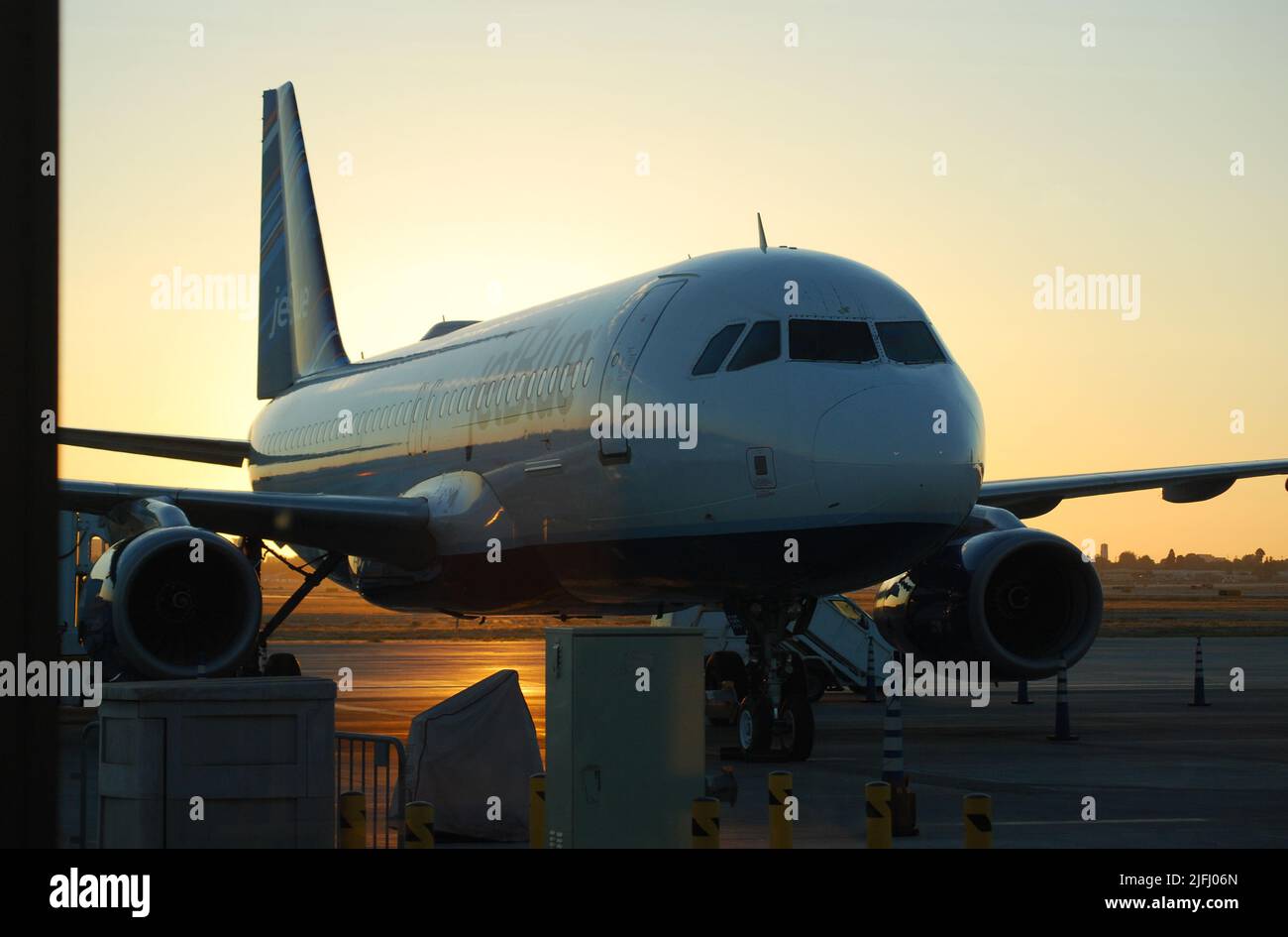 Jet sitting at an airport gate, ready to board Stock Photo - Alamy