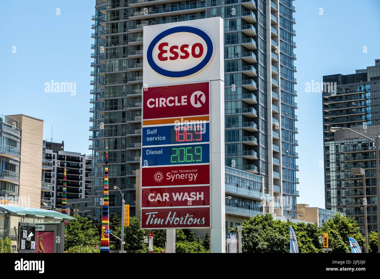 Toronto, Canada. 3rd July 2022. Toronto latest gas price of $1.869 per ...