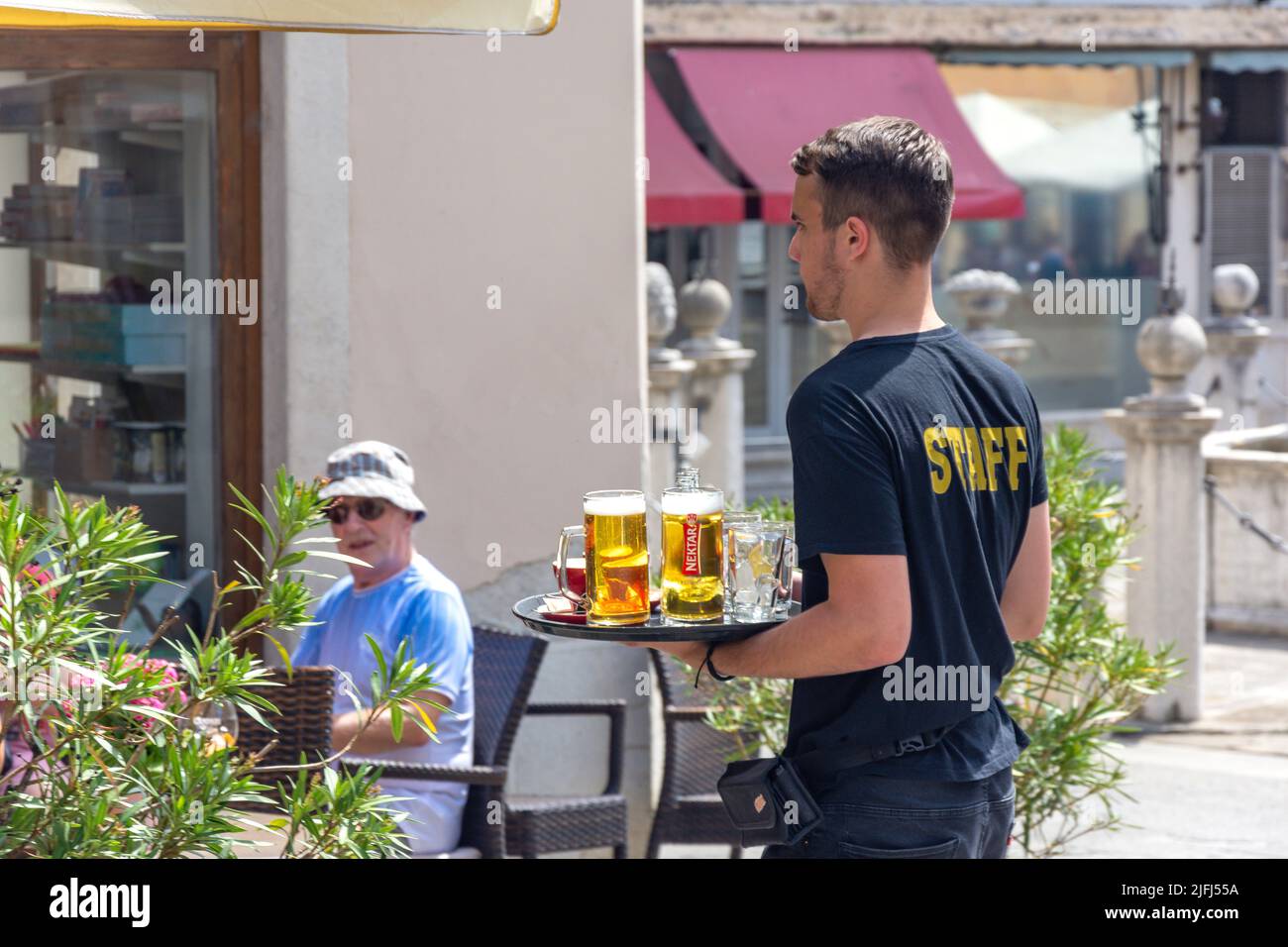 Waiter historical hi-res stock photography and images - Alamy