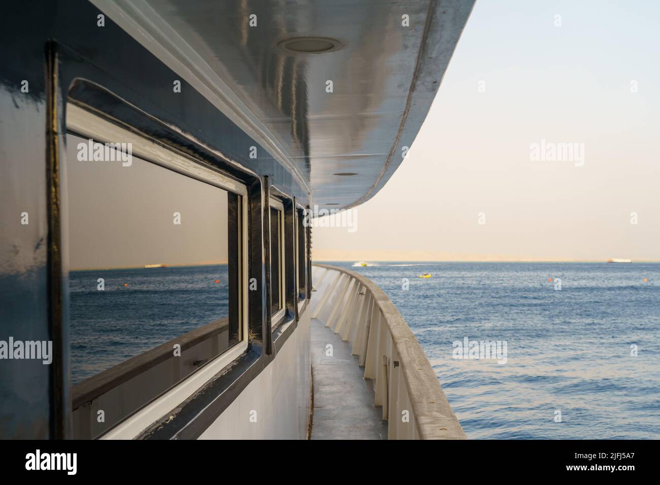 Yacht from under the water hi-res stock photography and images - Alamy