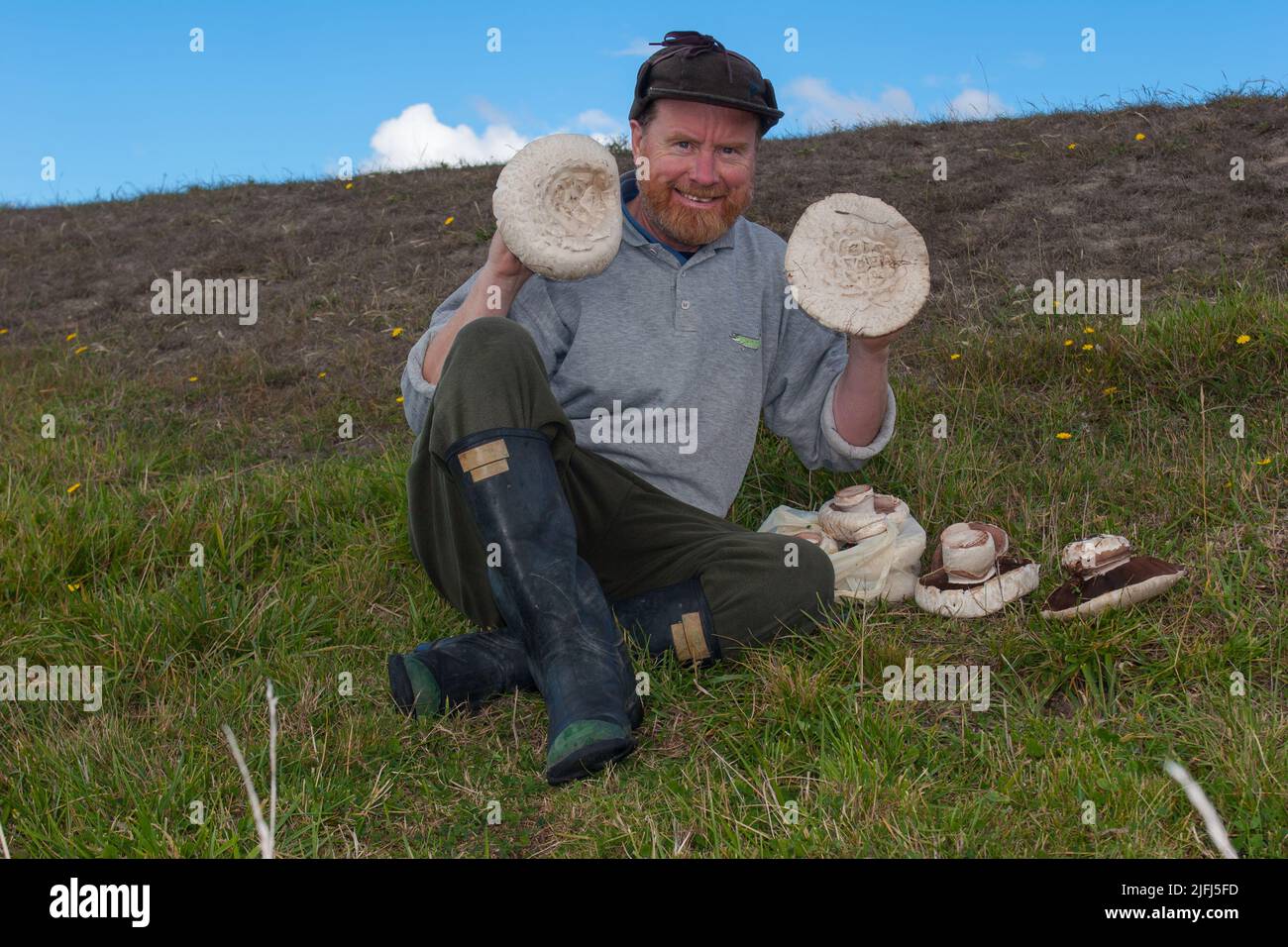 A Look at Life in Life in New Zealand. Fishing, foraging, diving ...
