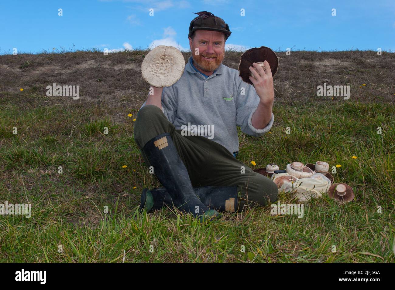 A Look at Life in Life in New Zealand. Fishing, foraging, diving ...